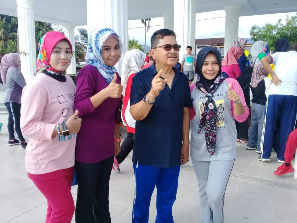 Judas Amir Jajal Jogging Track Lapangan Pancasila, Warga Minta Foto ... Judas Amir Jajal Jogging Track Lapangan Pancasila, Warga Minta Foto ...