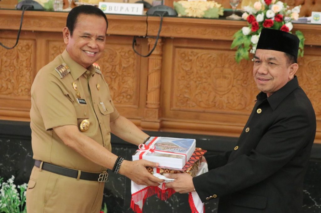 Serahkan Draft Rancangan Akhir RPJMD, Bupati Luwu Apresiasi Kekompakan DPRD - SPIRITKITA