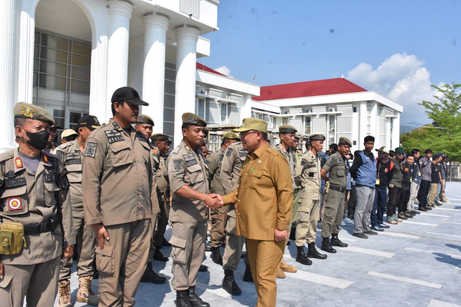 Penjabat Wali Kota Palopo Pimpin Apel Penertiban Alat Peraga Kampanye dalam Kolaborasi dengan ...