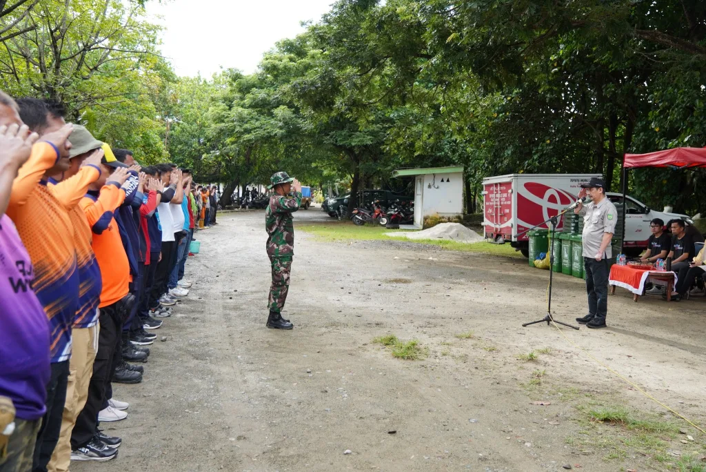 Pj Wali Kota Palopo Pimpin Apel HPSN 2025 di Pantai Labombo - SPIRITKITA